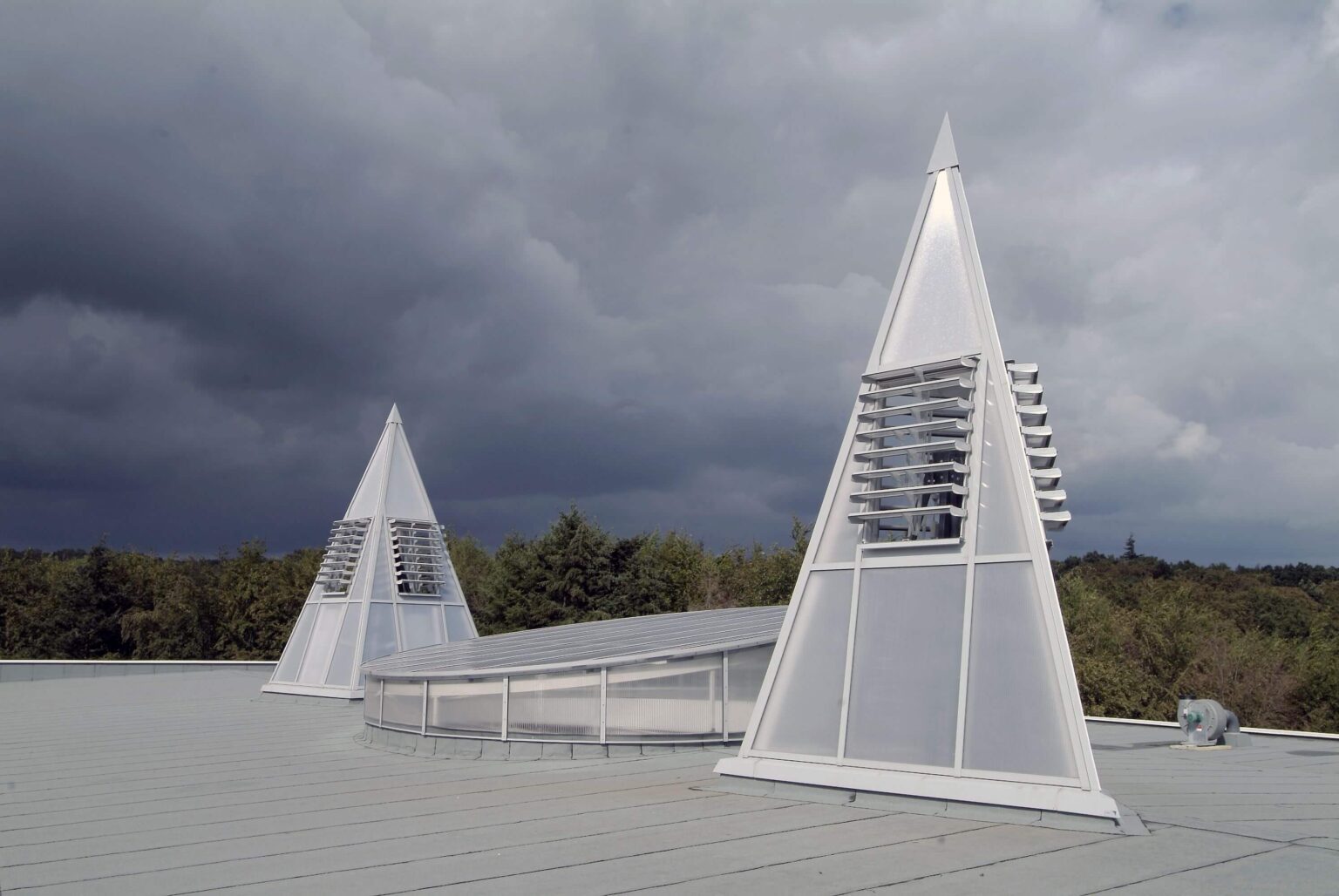 clear-PEP translucent polycarbonate panels for exterior architectural ...