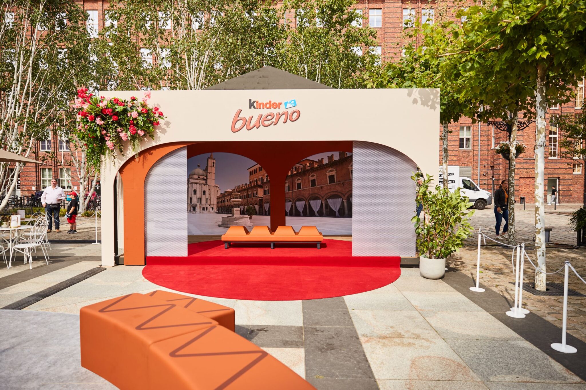 clear-PEP partition walls shine at Kinder Bueno days - Moxie Surfaces