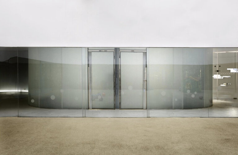 Modern canopy design using clear-PEP UV PC - Moxie Surfaces